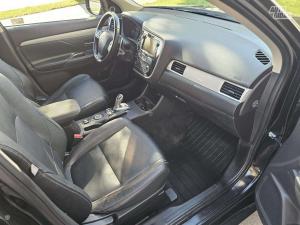 Black Mitsubishi Outlander 2014 in Siauliai, with an engine capacity of 2.00 L and mileage of 269 thousand km for 7950 €, photo 16 on AUTOMOTO.COM.LV