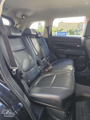 Black Mitsubishi Outlander 2014 in Siauliai, with an engine capacity of 2.00 L and mileage of 269 thousand km for 7950 €, photo 17 on AUTOMOTO.COM.LV
