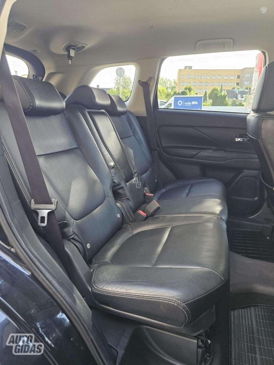 Black Mitsubishi Outlander 2014 in Siauliai, with an engine capacity of 2.00 L and mileage of 269 thousand km for 7950 €, photo 17 on AUTOMOTO.COM.LV