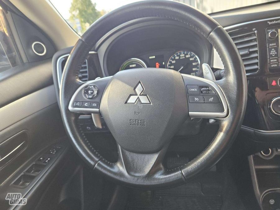 Black Mitsubishi Outlander 2014 in Siauliai, with an engine capacity of 2.00 L and mileage of 269 thousand km for 7950 €, photo 23 on AUTOMOTO.COM.LV