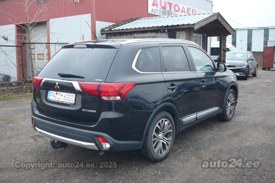 Black Mitsubishi Outlander 2015 in Johvi, with an engine capacity of 2.20 L and mileage of 184 thousand km for 11900 €, photo 2 on AUTOMOTO.COM.LV