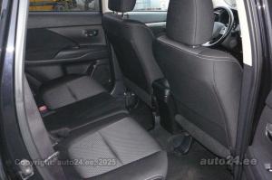 Black Mitsubishi Outlander 2015 in Johvi, with an engine capacity of 2.20 L and mileage of 184 thousand km for 11900 €, photo 4 on AUTOMOTO.COM.LV