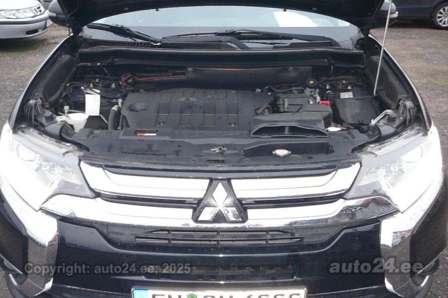 Black Mitsubishi Outlander 2015 in Johvi, with an engine capacity of 2.20 L and mileage of 184 thousand km for 11900 €, photo 5 on AUTOMOTO.COM.LV
