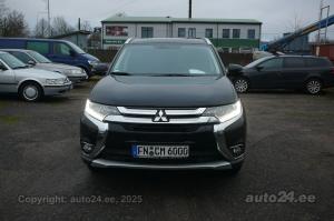 Black Mitsubishi Outlander 2015 in Johvi, with an engine capacity of 2.20 L and mileage of 184 thousand km for 11900 €, photo 7 on AUTOMOTO.COM.LV