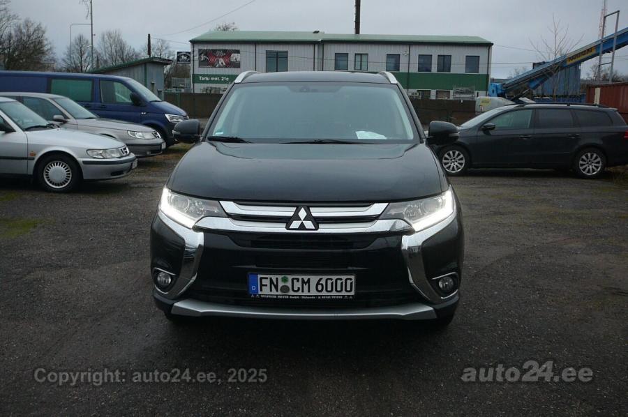 Black Mitsubishi Outlander 2015 in Johvi, with an engine capacity of 2.20 L and mileage of 184 thousand km for 11900 €, photo 7 on AUTOMOTO.COM.LV