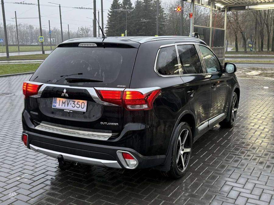 Black Mitsubishi Outlander 2015 in Kaunas, with an engine capacity of 2.27 L and mileage of 171 thousand km for 10448 €, photo 4 on AUTOMOTO.COM.LV