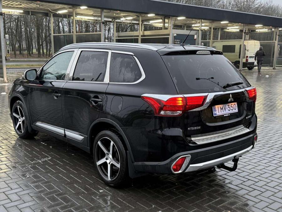 Black Mitsubishi Outlander 2015 in Kaunas, with an engine capacity of 2.27 L and mileage of 171 thousand km for 10448 €, photo 6 on AUTOMOTO.COM.LV