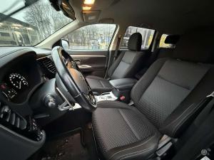 Black Mitsubishi Outlander 2015 in Kaunas, with an engine capacity of 2.27 L and mileage of 171 thousand km for 10448 €, photo 9 on AUTOMOTO.COM.LV