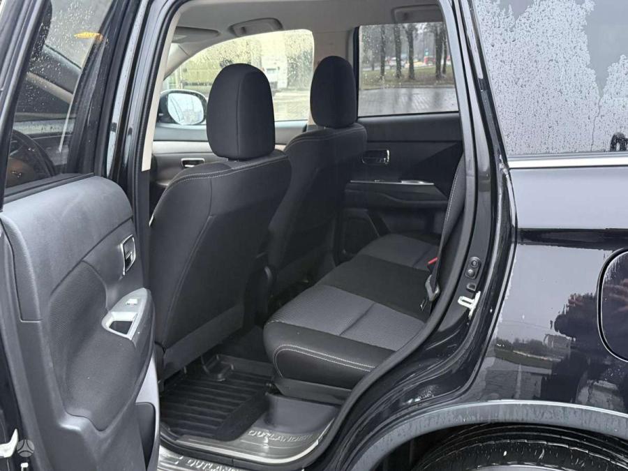 Black Mitsubishi Outlander 2015 in Kaunas, with an engine capacity of 2.27 L and mileage of 171 thousand km for 10448 €, photo 14 on AUTOMOTO.COM.LV