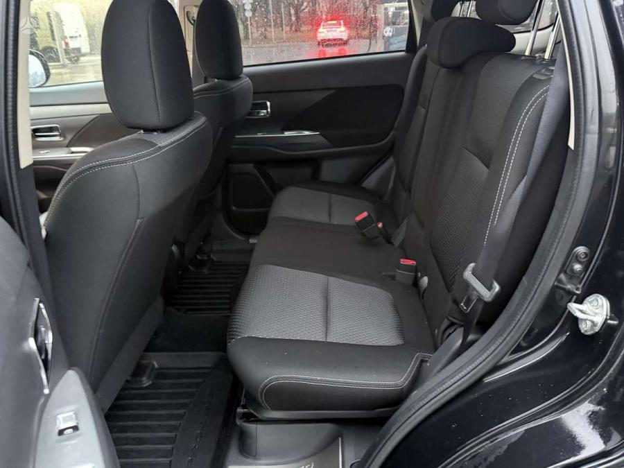 Black Mitsubishi Outlander 2015 in Kaunas, with an engine capacity of 2.27 L and mileage of 171 thousand km for 10448 €, photo 15 on AUTOMOTO.COM.LV