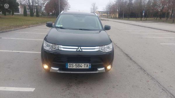 Black Mitsubishi Outlander 2015 in Taurage, with an engine capacity of 2.20 L and mileage of 258 thousand km for 7300 €, photo 1 on AUTOMOTO.COM.LV