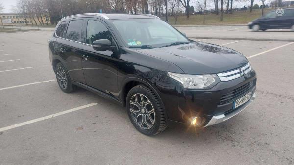 Black Mitsubishi Outlander 2015 in Taurage, with an engine capacity of 2.20 L and mileage of 258 thousand km for 7300 €, photo 2 on AUTOMOTO.COM.LV
