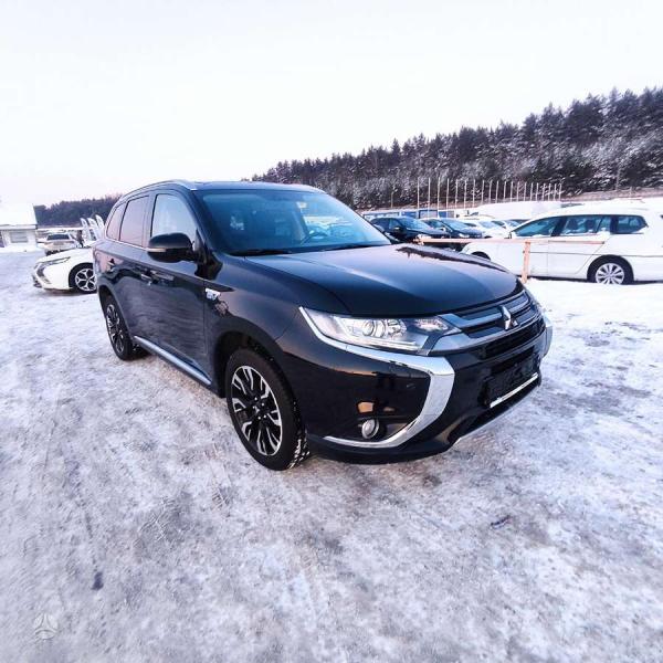 Melns Mitsubishi Outlander 2015 Viļņa, ar dzinēja tilpumu 2.00 L un nobraukumu 201 tūkst. km par 11900 €, foto 3 vietnē AUTOMOTO.COM.LV