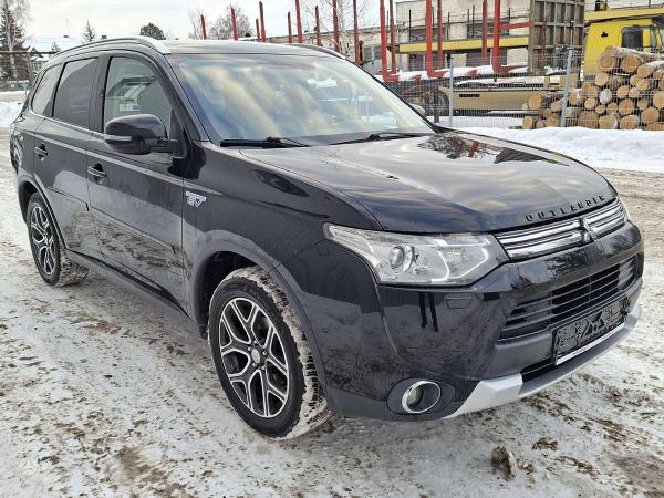 Melns Mitsubishi Outlander 2015 Ukmergė, ar dzinēja tilpumu 2.00 L un nobraukumu 268 tūkst. km par 8000 €, foto 2 vietnē AUTOMOTO.COM.LV