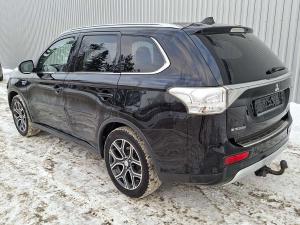 Black Mitsubishi Outlander 2015 in Ukmerge, with an engine capacity of 2.00 L and mileage of 268 thousand km for 8000 €, photo 5 on AUTOMOTO.COM.LV