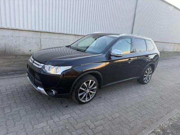 Melns Mitsubishi Outlander 2015 Jurbarkas, ar dzinēja tilpumu 2.27 L un nobraukumu 186 tūkst. km par 8300 €, foto 2 vietnē AUTOMOTO.COM.LV