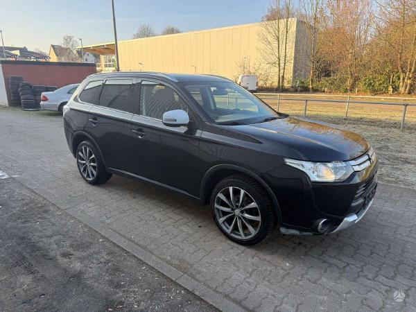 Melns Mitsubishi Outlander 2015 Jurbarkas, ar dzinēja tilpumu 2.27 L un nobraukumu 186 tūkst. km par 8300 €, foto 3 vietnē AUTOMOTO.COM.LV