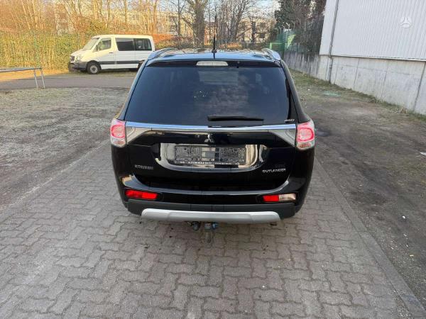 Melns Mitsubishi Outlander 2015 Jurbarkas, ar dzinēja tilpumu 2.27 L un nobraukumu 186 tūkst. km par 8300 €, foto 5 vietnē AUTOMOTO.COM.LV