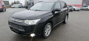 Black Mitsubishi Outlander 2015 in Ukmerge, with an engine capacity of 2.00 L and mileage of 275 thousand km for 8400 €, photo  on AUTOMOTO.COM.LV