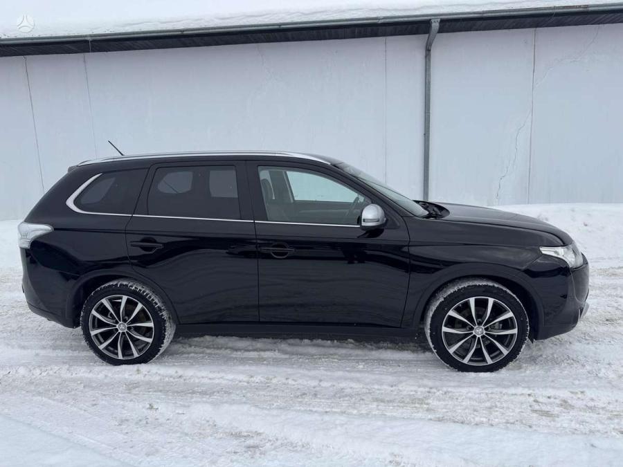 Melns Mitsubishi Outlander 2015 Tauragė, ar dzinēja tilpumu 2.27 L un nobraukumu 159 tūkst. km par 7300 €, foto 2 vietnē AUTOMOTO.COM.LV