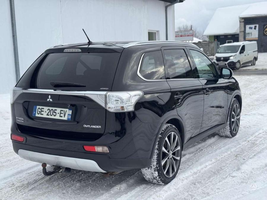 Melns Mitsubishi Outlander 2015 Tauragė, ar dzinēja tilpumu 2.27 L un nobraukumu 159 tūkst. km par 7300 €, foto 3 vietnē AUTOMOTO.COM.LV
