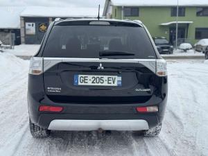 Melns Mitsubishi Outlander 2015 Tauragė, ar dzinēja tilpumu 2.27 L un nobraukumu 159 tūkst. km par 7300 €, foto 4 vietnē AUTOMOTO.COM.LV