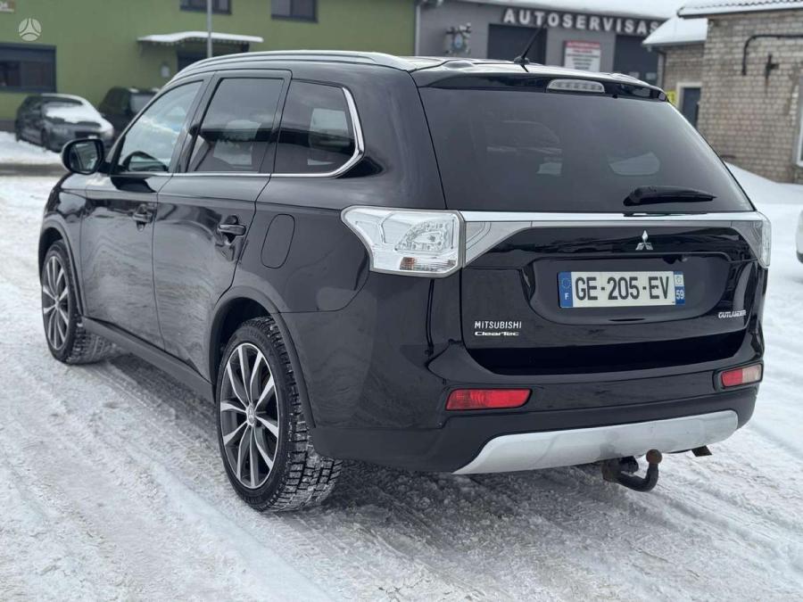 Melns Mitsubishi Outlander 2015 Tauragė, ar dzinēja tilpumu 2.27 L un nobraukumu 159 tūkst. km par 7300 €, foto 5 vietnē AUTOMOTO.COM.LV