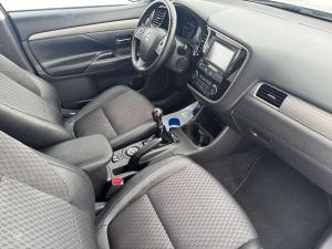 Melns Mitsubishi Outlander 2015 Tauragė, ar dzinēja tilpumu 2.27 L un nobraukumu 159 tūkst. km par 7300 €, foto 15 vietnē AUTOMOTO.COM.LV