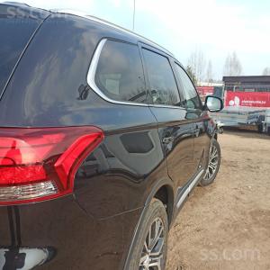Melns Mitsubishi Outlander 2015 Daugavpils, ar dzinēja tilpumu 2.20 L un nobraukumu 0 tūkst. km par 12900 €, foto 8 vietnē AUTOMOTO.COM.LV