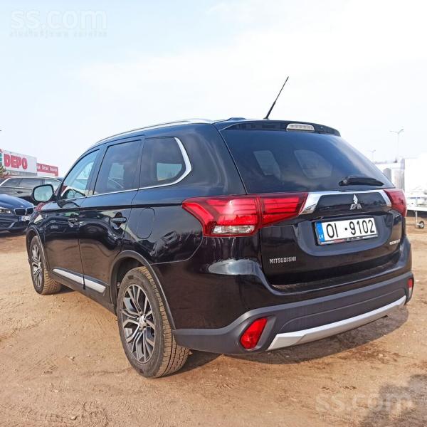 Black Mitsubishi Outlander 2015 in Daugavpils, with an engine capacity of 2.20 L and mileage of 0 thousand km for 12900 €, photo 9 on AUTOMOTO.COM.LV