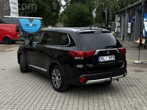 Black Mitsubishi Outlander 2015 in Riga, with an engine capacity of 2.30 L and mileage of 209 thousand km for 10500 €, photo 3 on AUTOMOTO.COM.LV
