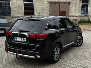 Black Mitsubishi Outlander 2015 in Riga, with an engine capacity of 2.30 L and mileage of 209 thousand km for 10500 €, photo 4 on AUTOMOTO.COM.LV