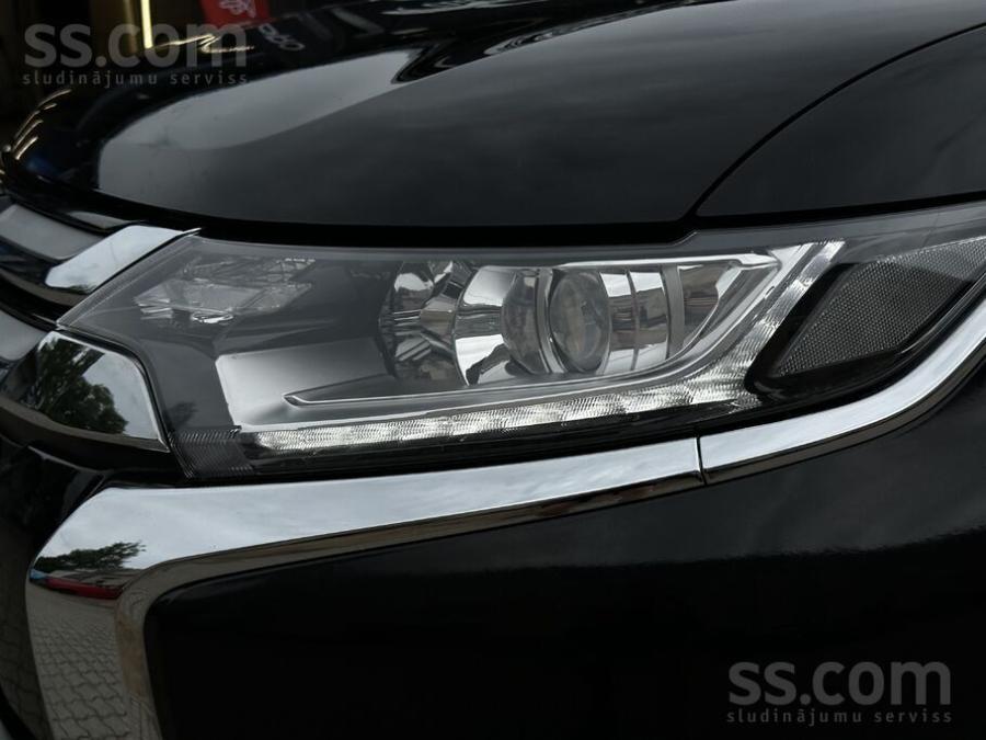 Black Mitsubishi Outlander 2015 in Riga, with an engine capacity of 2.30 L and mileage of 209 thousand km for 10500 €, photo 6 on AUTOMOTO.COM.LV