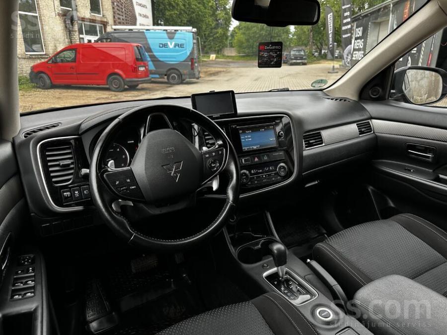 Black Mitsubishi Outlander 2015 in Riga, with an engine capacity of 2.30 L and mileage of 209 thousand km for 10500 €, photo 7 on AUTOMOTO.COM.LV