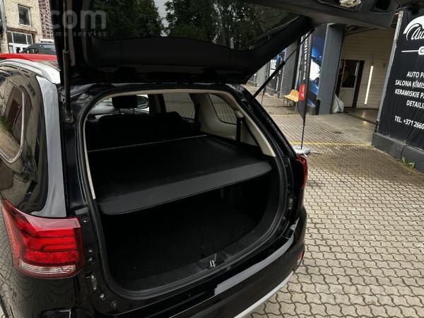 Black Mitsubishi Outlander 2015 in Riga, with an engine capacity of 2.30 L and mileage of 209 thousand km for 10500 €, photo 7 on AUTOMOTO.COM.LV