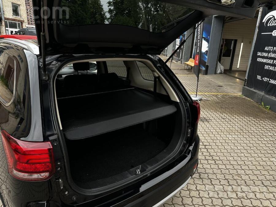 Black Mitsubishi Outlander 2015 in Riga, with an engine capacity of 2.30 L and mileage of 209 thousand km for 10500 €, photo 8 on AUTOMOTO.COM.LV