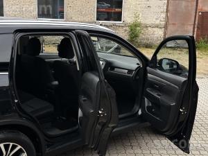 Black Mitsubishi Outlander 2015 in Riga, with an engine capacity of 2.30 L and mileage of 209 thousand km for 10500 €, photo 9 on AUTOMOTO.COM.LV