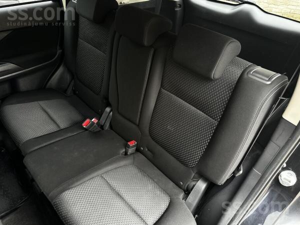 Black Mitsubishi Outlander 2015 in Riga, with an engine capacity of 2.30 L and mileage of 209 thousand km for 10500 €, photo 9 on AUTOMOTO.COM.LV