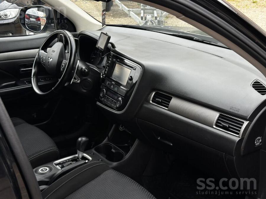 Black Mitsubishi Outlander 2015 in Riga, with an engine capacity of 2.30 L and mileage of 209 thousand km for 10500 €, photo 12 on AUTOMOTO.COM.LV