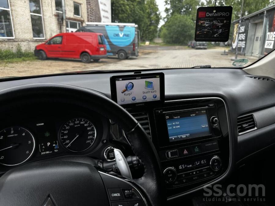 Black Mitsubishi Outlander 2015 in Riga, with an engine capacity of 2.30 L and mileage of 209 thousand km for 10500 €, photo 14 on AUTOMOTO.COM.LV