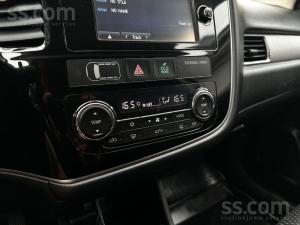 Black Mitsubishi Outlander 2015 in Riga, with an engine capacity of 2.30 L and mileage of 209 thousand km for 10500 €, photo 15 on AUTOMOTO.COM.LV