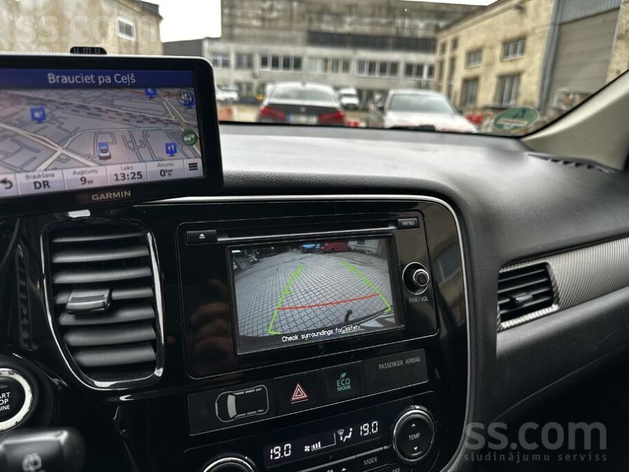 Black Mitsubishi Outlander 2015 in Riga, with an engine capacity of 2.30 L and mileage of 209 thousand km for 10500 €, photo 16 on AUTOMOTO.COM.LV