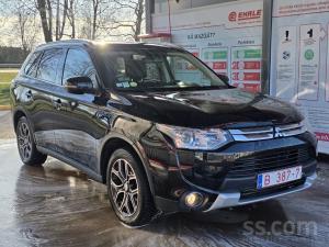 Black Mitsubishi Outlander 2015 in Ogre, with an engine capacity of 2.20 L and mileage of 261 thousand km for 8700 €, photo  on AUTOMOTO.COM.LV