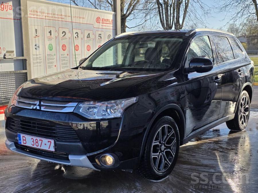 Black Mitsubishi Outlander 2015 in Ogre, with an engine capacity of 2.20 L and mileage of 261 thousand km for 8700 €, photo 3 on AUTOMOTO.COM.LV