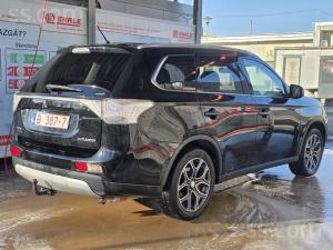 Black Mitsubishi Outlander 2015 in Ogre, with an engine capacity of 2.20 L and mileage of 261 thousand km for 8700 €, photo 4 on AUTOMOTO.COM.LV