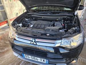Black Mitsubishi Outlander 2015 in Ogre, with an engine capacity of 2.20 L and mileage of 261 thousand km for 8700 €, photo 6 on AUTOMOTO.COM.LV