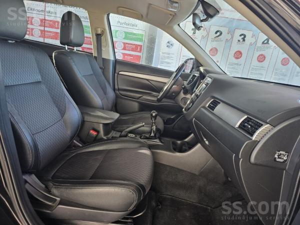 Melns Mitsubishi Outlander 2015 Ogre, ar dzinēja tilpumu 2.20 L un nobraukumu 261 tūkst. km par 8700 €, foto 6 vietnē AUTOMOTO.COM.LV