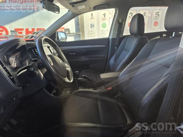 Melns Mitsubishi Outlander 2015 Ogre, ar dzinēja tilpumu 2.20 L un nobraukumu 261 tūkst. km par 8700 €, foto 7 vietnē AUTOMOTO.COM.LV