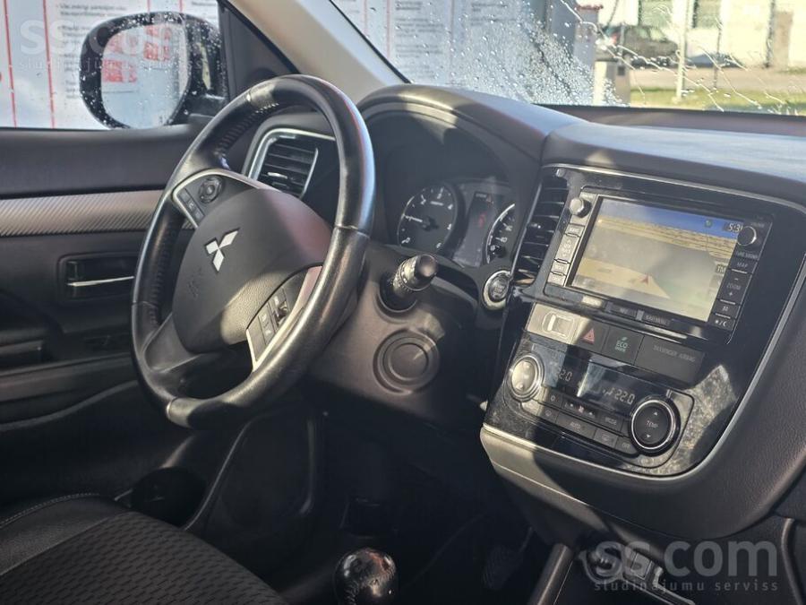 Black Mitsubishi Outlander 2015 in Ogre, with an engine capacity of 2.20 L and mileage of 261 thousand km for 8700 €, photo 12 on AUTOMOTO.COM.LV