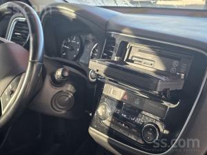 Black Mitsubishi Outlander 2015 in Ogre, with an engine capacity of 2.20 L and mileage of 261 thousand km for 8700 €, photo 13 on AUTOMOTO.COM.LV